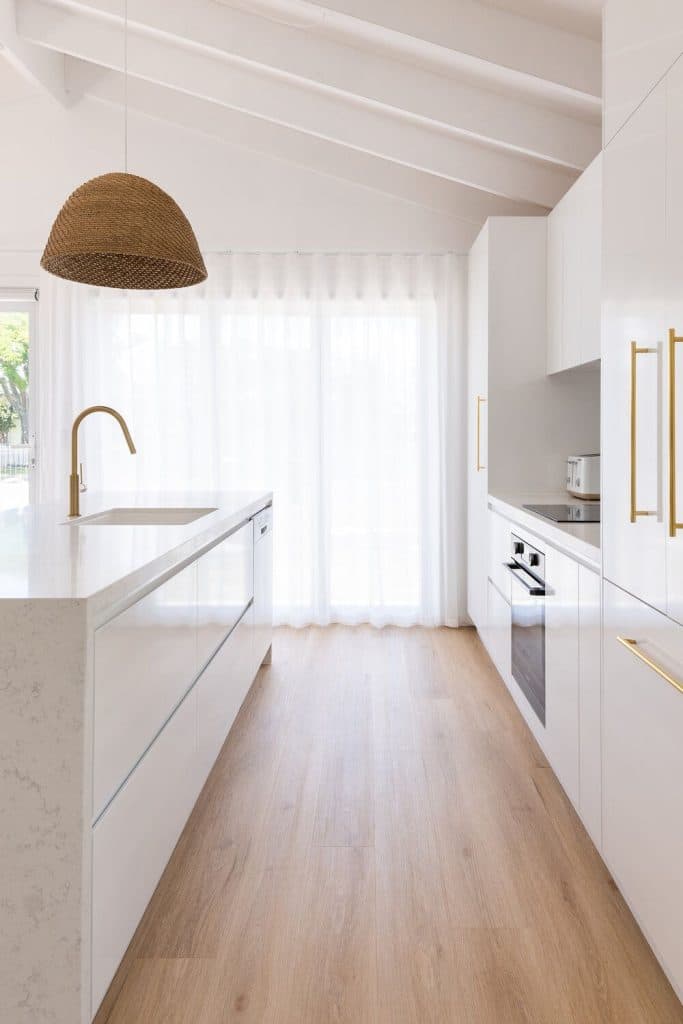 20 Minimalist Kitchens Ideas: Get the Maximum Style