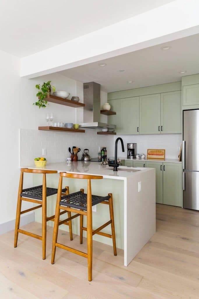 Small Kitchen with Peninsula: Make the Most of Your Space